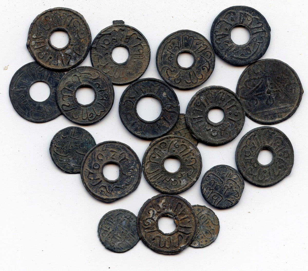 Nice lot of 18 rare tin pitis, 1700s-early 1800s, Palembang Sultanate ...