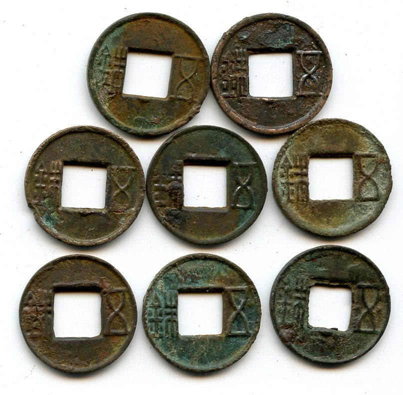 Lot of 8 bronze Wu Zhu coins of various types, 115 BC-220 AD, Han dyna ...