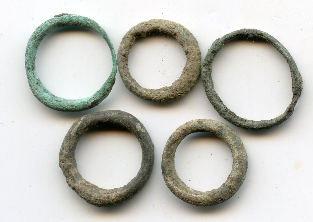 Lot of 5 ancient Celtic bronze ring money pieces from Hungary, ca.800 ...